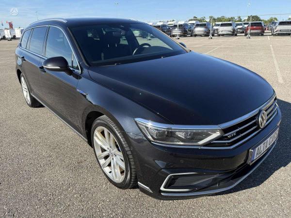 Black Volkswagen Passat 2019 in Vilnius, with an engine capacity of 1.40 L and mileage of 225 thousand km for 11650 €, photo 2 on AUTOMOTO.COM.LV