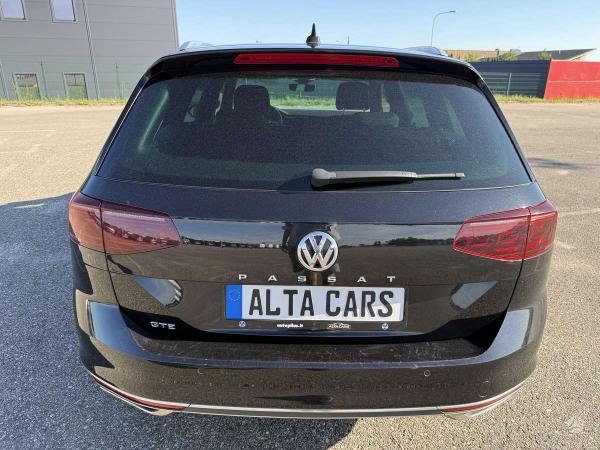 Black Volkswagen Passat 2019 in Vilnius, with an engine capacity of 1.40 L and mileage of 225 thousand km for 11650 €, photo 4 on AUTOMOTO.COM.LV