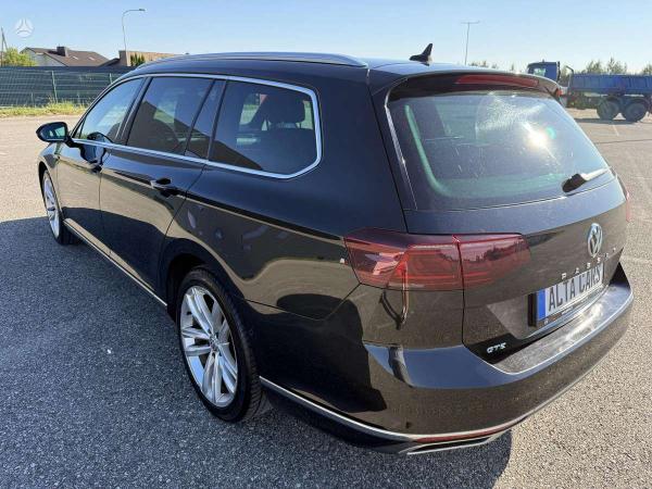 Black Volkswagen Passat 2019 in Vilnius, with an engine capacity of 1.40 L and mileage of 225 thousand km for 11650 €, photo 5 on AUTOMOTO.COM.LV