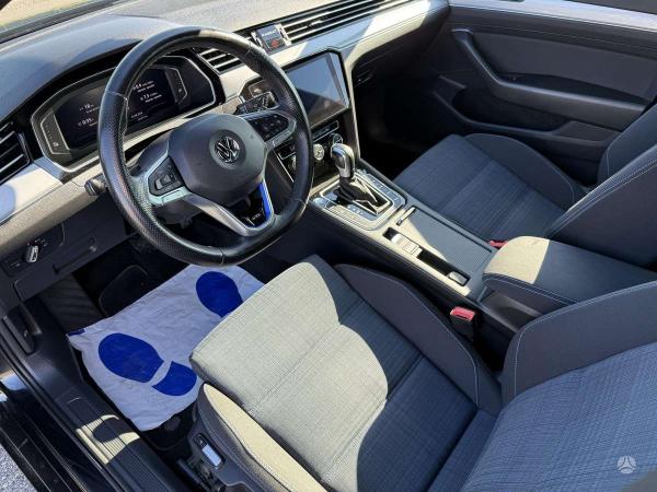 Black Volkswagen Passat 2019 in Vilnius, with an engine capacity of 1.40 L and mileage of 225 thousand km for 11650 €, photo 7 on AUTOMOTO.COM.LV