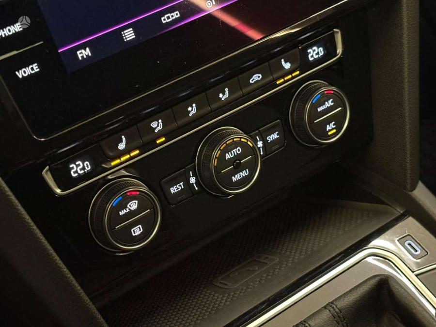 Melns Volkswagen Passat 2019 Marijampole, ar dzinēja tilpumu 1.97 L un nobraukumu 278 tūkst. km par 13500 €, foto 21 vietnē AUTOMOTO.COM.LV