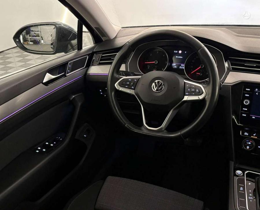 Melns Volkswagen Passat 2019 Marijampole, ar dzinēja tilpumu 1.97 L un nobraukumu 278 tūkst. km par 13500 €, foto 24 vietnē AUTOMOTO.COM.LV
