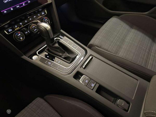Black Volkswagen Passat 2019 in Marijampole, with an engine capacity of 1.97 L and mileage of 278 thousand km for 13500 €, photo 4 on AUTOMOTO.COM.LV