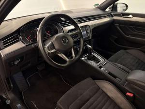 Black Volkswagen Passat 2019 in Marijampole, with an engine capacity of 1.97 L and mileage of 175 thousand km for 16850 €, photo 3 on AUTOMOTO.COM.LV
