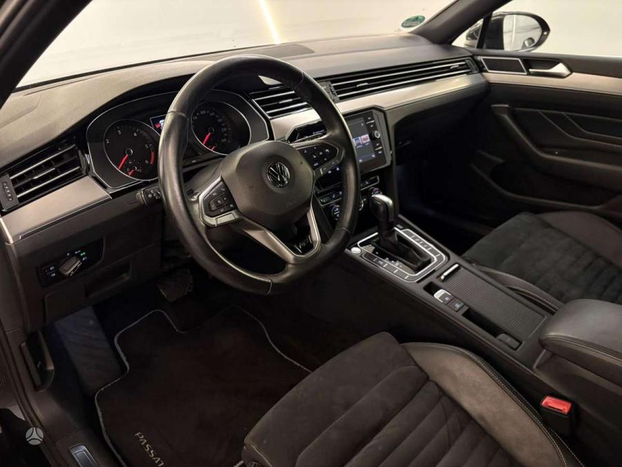 Black Volkswagen Passat 2019 in Marijampole, with an engine capacity of 1.97 L and mileage of 175 thousand km for 16850 €, photo 3 on AUTOMOTO.COM.LV