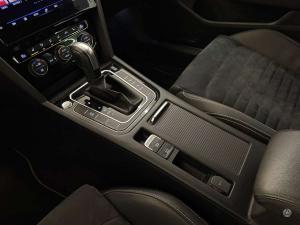 Black Volkswagen Passat 2019 in Marijampole, with an engine capacity of 1.97 L and mileage of 175 thousand km for 16850 €, photo 4 on AUTOMOTO.COM.LV