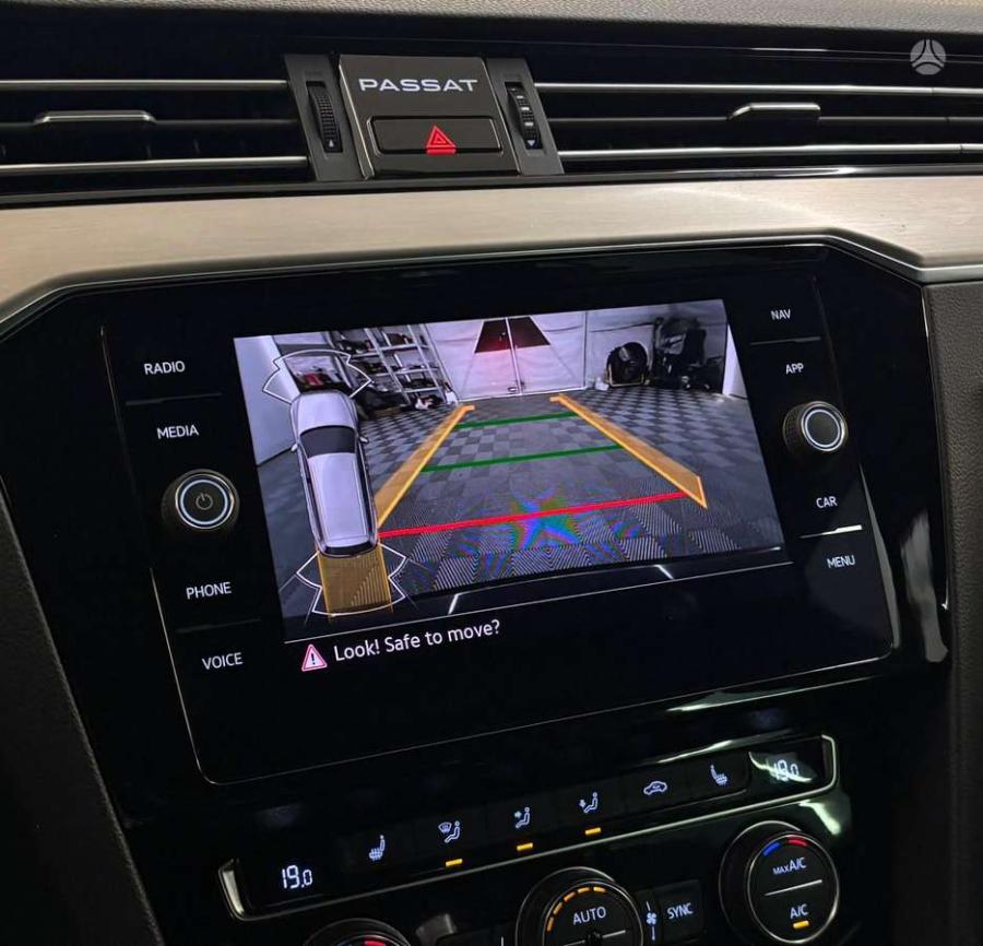 Black Volkswagen Passat 2019 in Marijampole, with an engine capacity of 1.97 L and mileage of 175 thousand km for 16850 €, photo 5 on AUTOMOTO.COM.LV