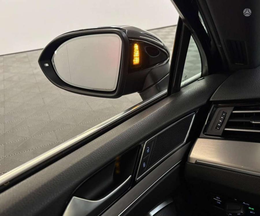 Black Volkswagen Passat 2019 in Marijampole, with an engine capacity of 1.97 L and mileage of 175 thousand km for 16850 €, photo 6 on AUTOMOTO.COM.LV