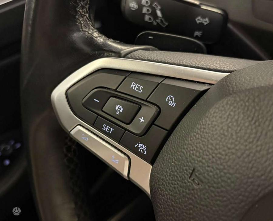 Black Volkswagen Passat 2019 in Marijampole, with an engine capacity of 1.97 L and mileage of 175 thousand km for 16850 €, photo 9 on AUTOMOTO.COM.LV