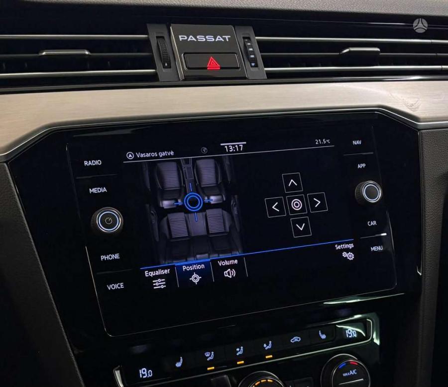 Black Volkswagen Passat 2019 in Marijampole, with an engine capacity of 1.97 L and mileage of 175 thousand km for 16850 €, photo 11 on AUTOMOTO.COM.LV