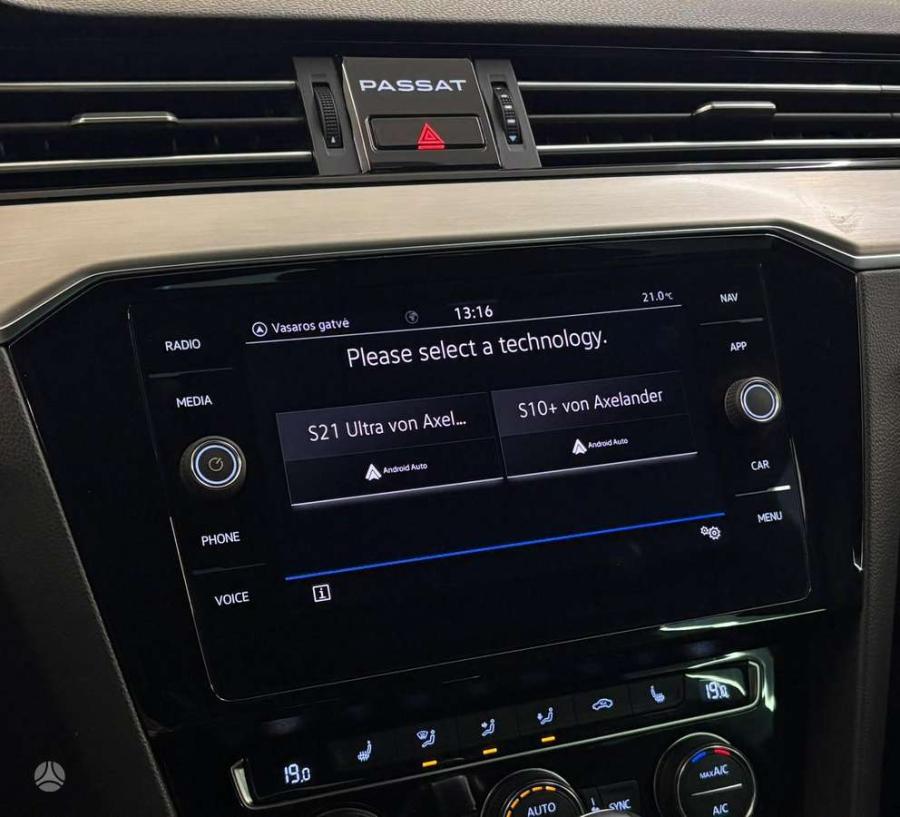 Black Volkswagen Passat 2019 in Marijampole, with an engine capacity of 1.97 L and mileage of 175 thousand km for 16850 €, photo 12 on AUTOMOTO.COM.LV