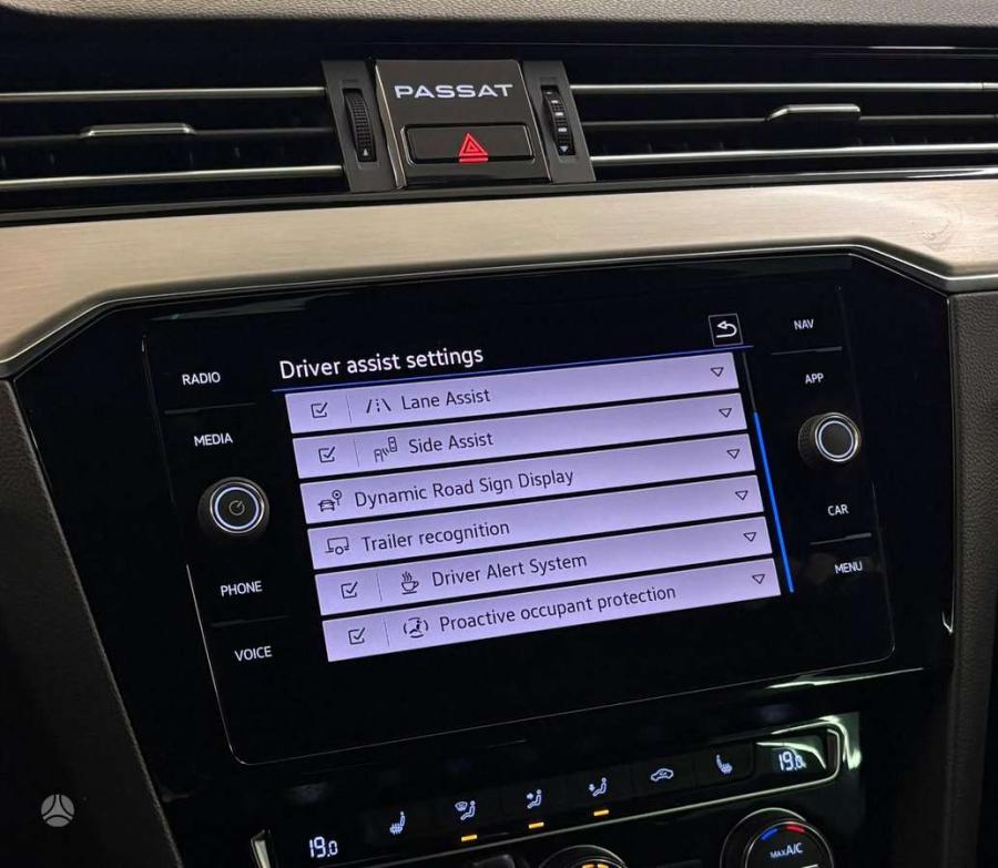 Black Volkswagen Passat 2019 in Marijampole, with an engine capacity of 1.97 L and mileage of 175 thousand km for 16850 €, photo 13 on AUTOMOTO.COM.LV