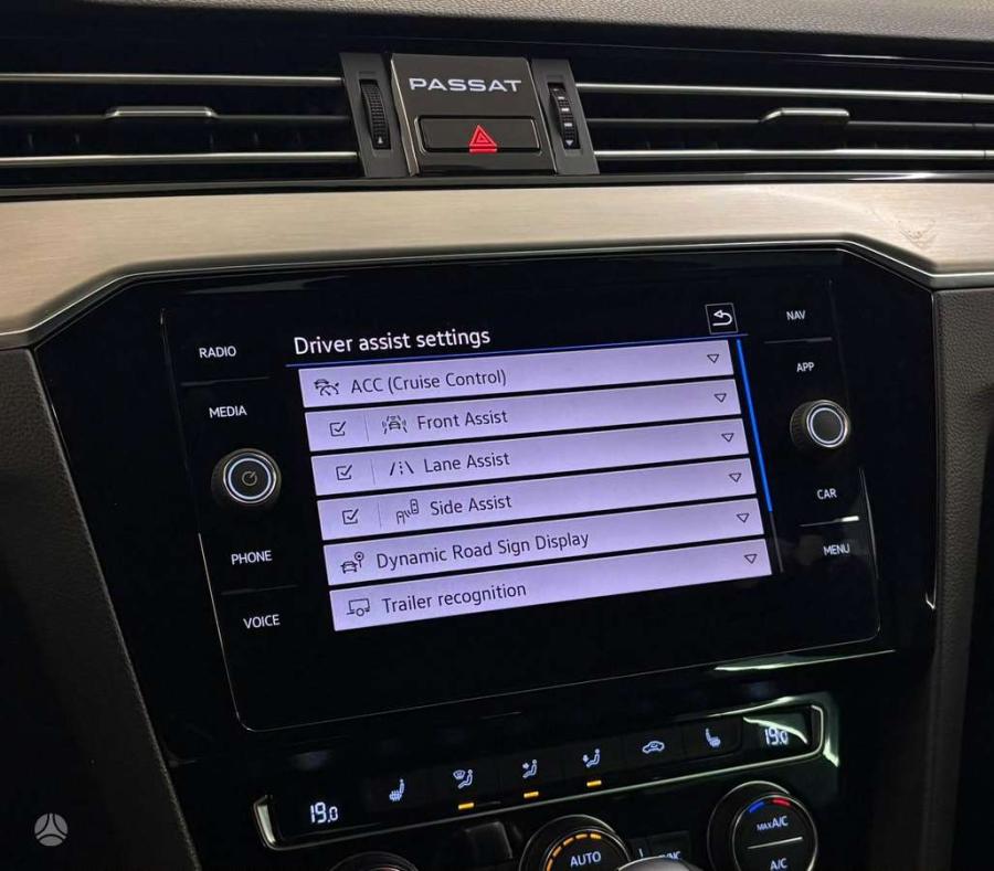 Black Volkswagen Passat 2019 in Marijampole, with an engine capacity of 1.97 L and mileage of 175 thousand km for 16850 €, photo 15 on AUTOMOTO.COM.LV