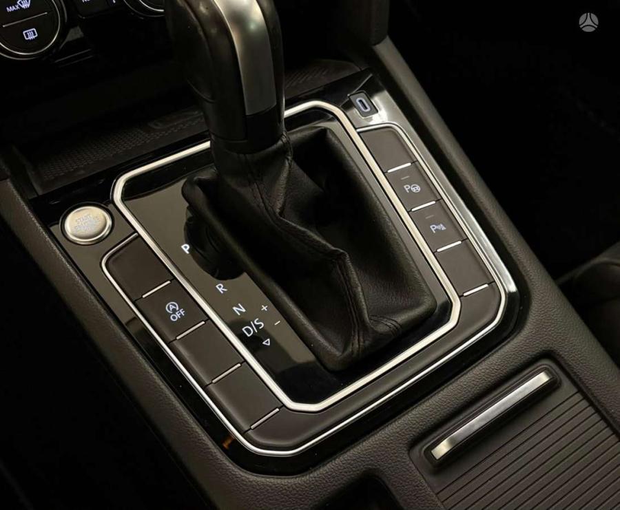 Black Volkswagen Passat 2019 in Marijampole, with an engine capacity of 1.97 L and mileage of 175 thousand km for 16850 €, photo 16 on AUTOMOTO.COM.LV