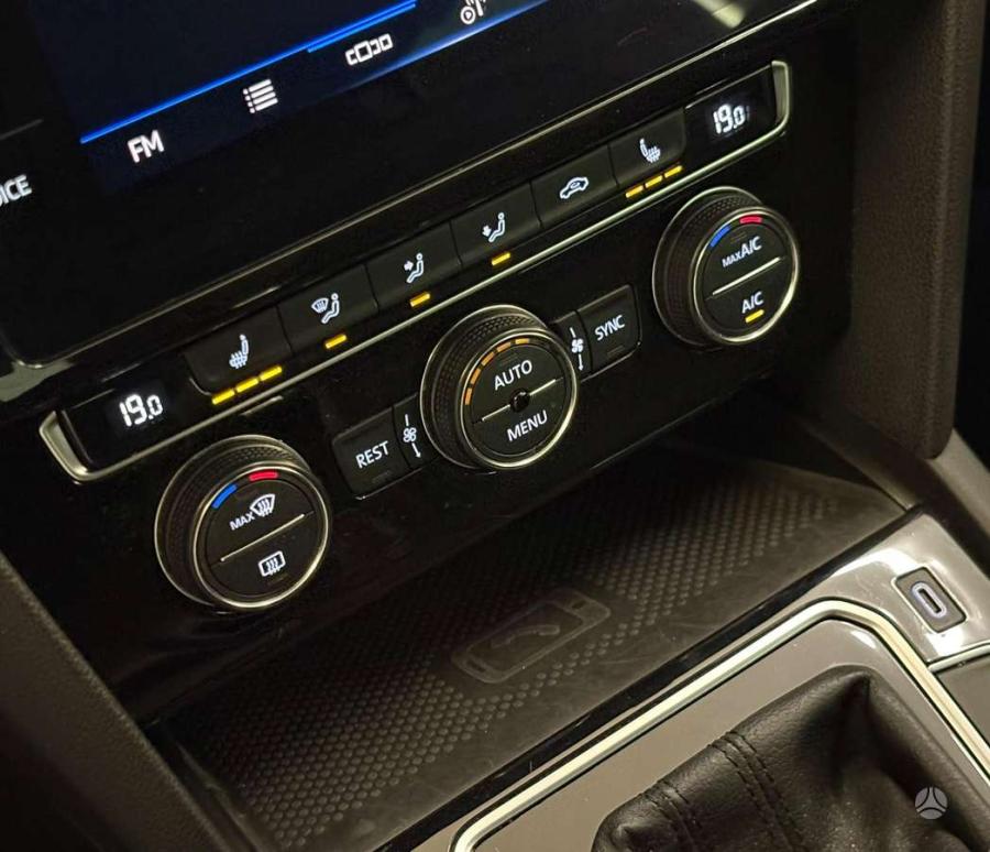 Black Volkswagen Passat 2019 in Marijampole, with an engine capacity of 1.97 L and mileage of 175 thousand km for 16850 €, photo 17 on AUTOMOTO.COM.LV