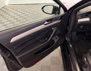 Black Volkswagen Passat 2019 in Marijampole, with an engine capacity of 1.97 L and mileage of 175 thousand km for 16850 €, photo 30 on AUTOMOTO.COM.LV