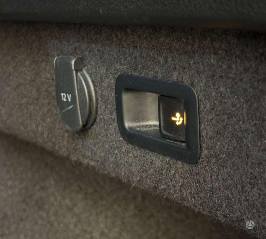 Black Volkswagen Passat 2019 in Marijampole, with an engine capacity of 1.97 L and mileage of 175 thousand km for 16850 €, photo 32 on AUTOMOTO.COM.LV