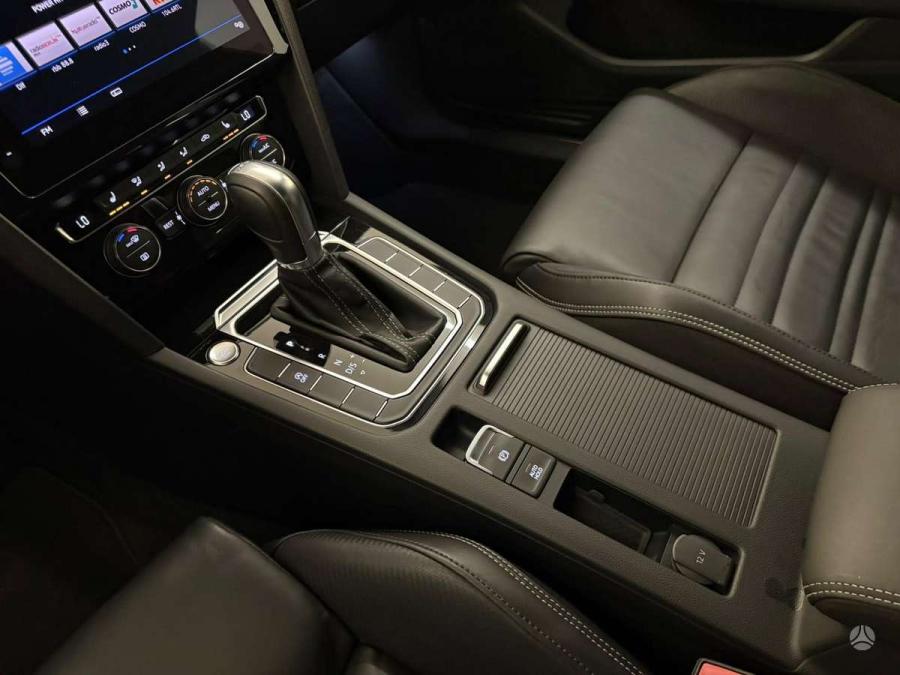 Melns Volkswagen Passat 2019 Marijampole, ar dzinēja tilpumu 1.60 L un nobraukumu 208 tūkst. km par 14750 €, foto 4 vietnē AUTOMOTO.COM.LV