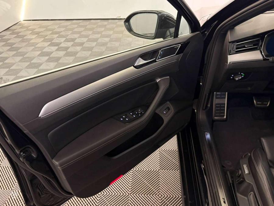 Melns Volkswagen Passat 2019 Marijampole, ar dzinēja tilpumu 1.60 L un nobraukumu 208 tūkst. km par 14750 €, foto 26 vietnē AUTOMOTO.COM.LV