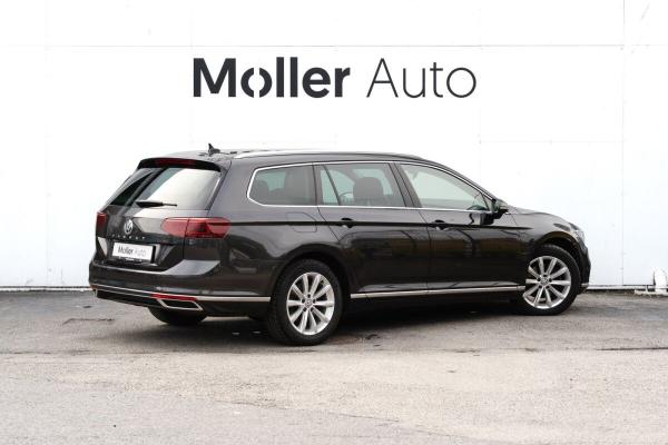 Volkswagen Passat 2019 Rīga vietnē Melns Volkswagen Passat 2019 Rīga, ar dzinēja tilpumu 2.00 L un nobraukumu 221 tūkst. km par 13950 €, foto 5 vietnē AUTOMOTO.COM.LV