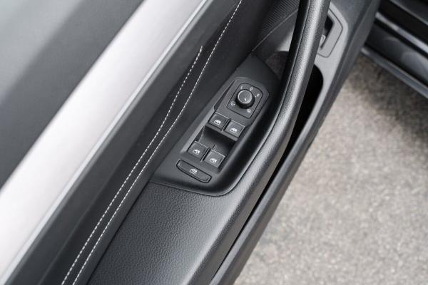 Volkswagen Passat 2019 Rīga vietnē Melns Volkswagen Passat 2019 Rīga, ar dzinēja tilpumu 2.00 L un nobraukumu 221 tūkst. km par 13950 €, foto 10 vietnē AUTOMOTO.COM.LV