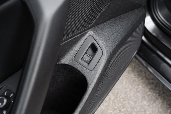 Volkswagen Passat 2019 Rīga vietnē Melns Volkswagen Passat 2019 Rīga, ar dzinēja tilpumu 2.00 L un nobraukumu 221 tūkst. km par 13950 €, foto 11 vietnē AUTOMOTO.COM.LV
