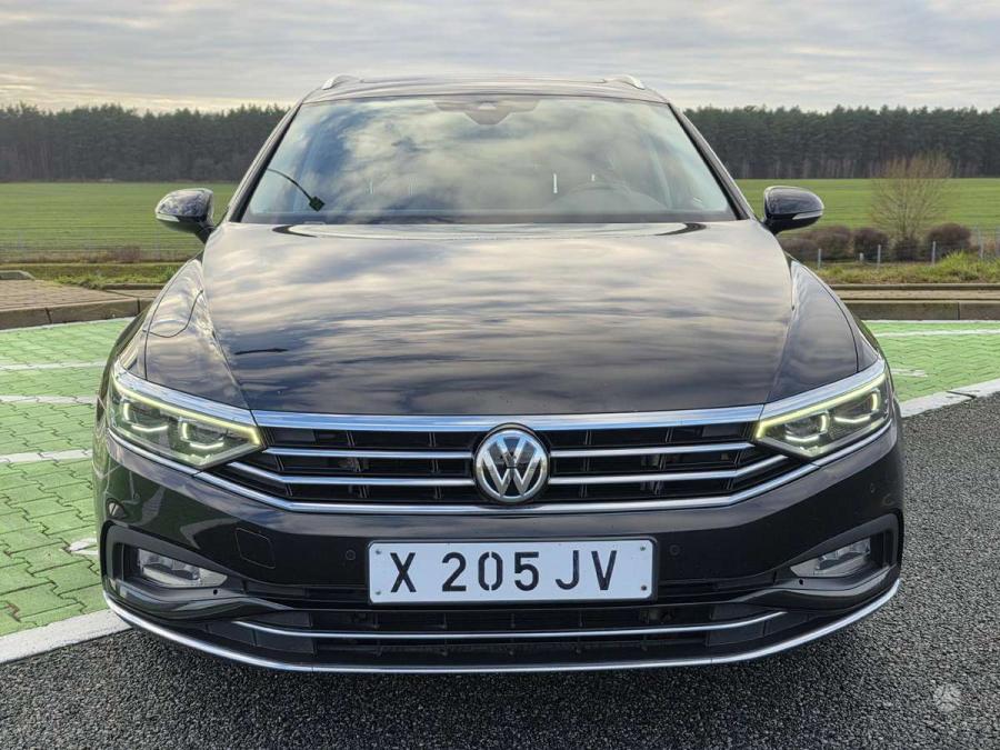 Черный Фольксваген Пассат 2020 в Вильнюс, объемом двигателя 1.60 л и пробегом 213 тыс. км за 14990 €, фото 2 на AUTOMOTO.COM.LV