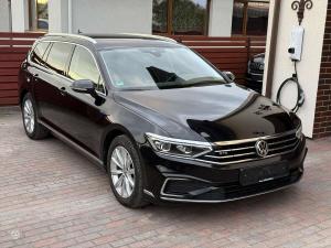 Black Volkswagen Passat 2020 in Siauliai, with an engine capacity of 1.40 L and mileage of 147 thousand km for 17190 €, photo 3 on AUTOMOTO.COM.LV