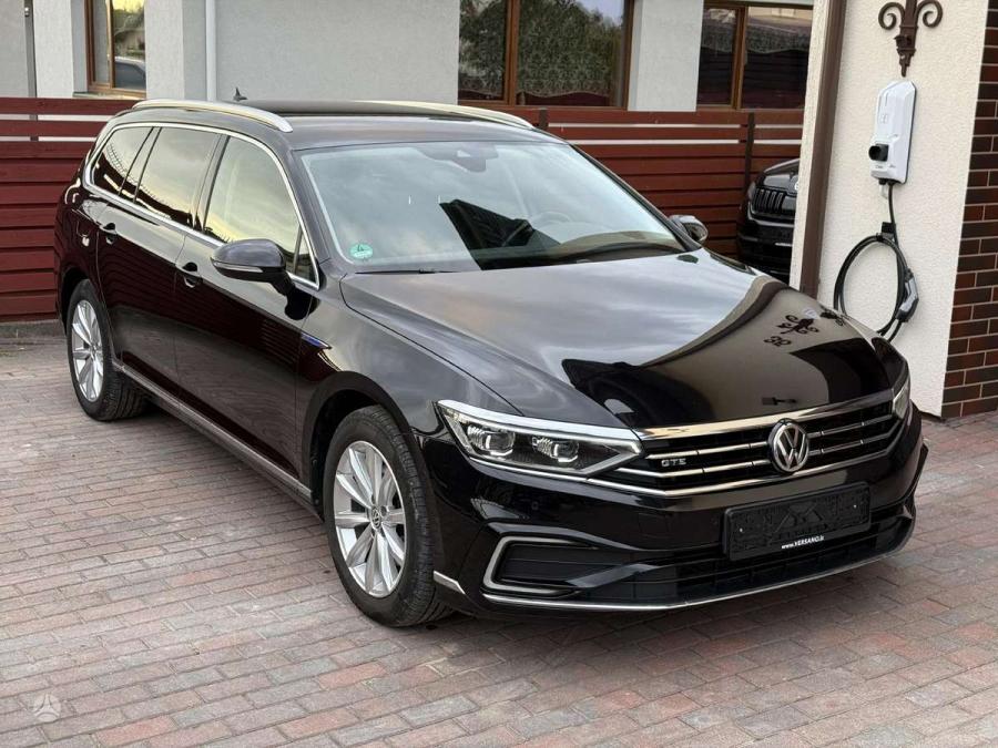 Black Volkswagen Passat 2020 in Siauliai, with an engine capacity of 1.40 L and mileage of 147 thousand km for 17190 €, photo 3 on AUTOMOTO.COM.LV