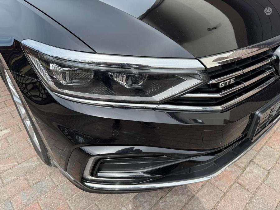Black Volkswagen Passat 2020 in Siauliai, with an engine capacity of 1.40 L and mileage of 147 thousand km for 17190 €, photo 4 on AUTOMOTO.COM.LV