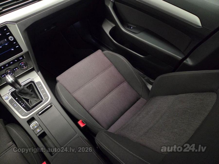 Black Volkswagen Passat 2020 in Tallinn, with an engine capacity of 1.50 L and mileage of 75 thousand km for 16900 €, photo 19 on AUTOMOTO.COM.LV