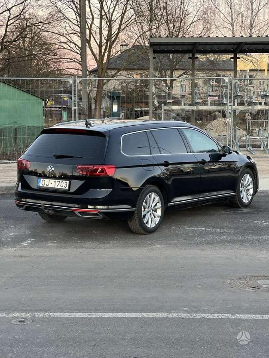 Black Volkswagen Passat 2020 in Riga, with an engine capacity of 1.97 L and mileage of 259 thousand km for 16350 €, photo 2 on AUTOMOTO.COM.LV