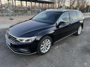 Black Volkswagen Passat 2020 in Riga, with an engine capacity of 1.97 L and mileage of 259 thousand km for 16350 €, photo 4 on AUTOMOTO.COM.LV