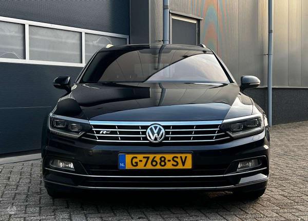 Black Volkswagen Passat 2020 in Vilnius, with an engine capacity of 1.60 L and mileage of 300 thousand km for 9999 €, photo 2 on AUTOMOTO.COM.LV