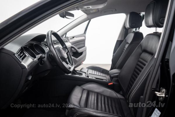 Black Volkswagen Passat 2020 in Tallinn, with an engine capacity of 2.00 L and mileage of 196 thousand km for 15999 €, photo 7 on AUTOMOTO.COM.LV