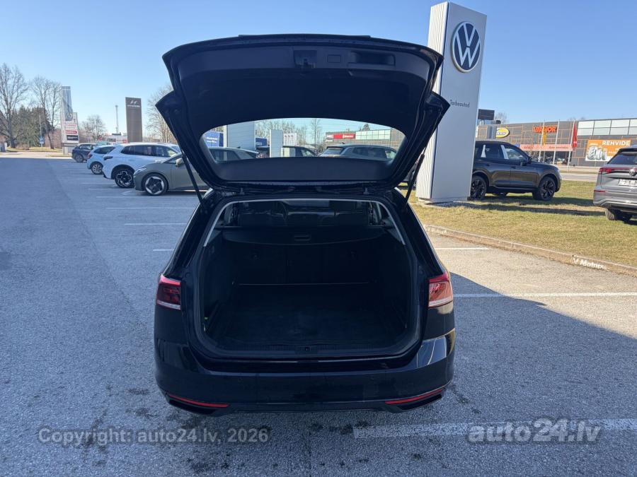 Black Volkswagen Passat 2020 in Viljandi, with an engine capacity of 2.00 L and mileage of 184 thousand km for 15990 €, photo 12 on AUTOMOTO.COM.LV