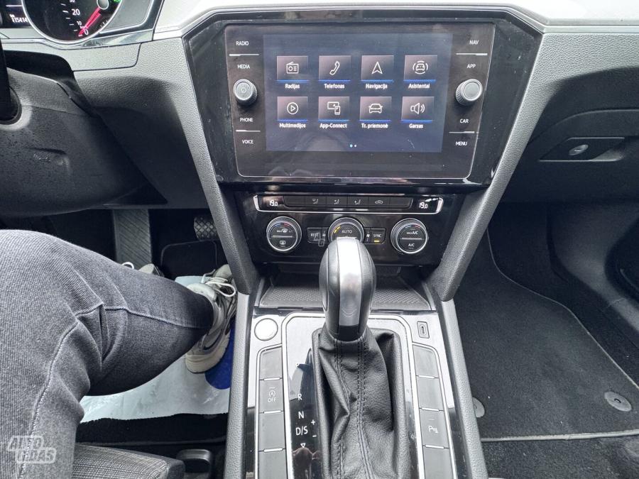 Black Volkswagen Passat 2020 in Vilnius, with an engine capacity of 1.60 L and mileage of 115 thousand km for 16950 €, photo 17 on AUTOMOTO.COM.LV