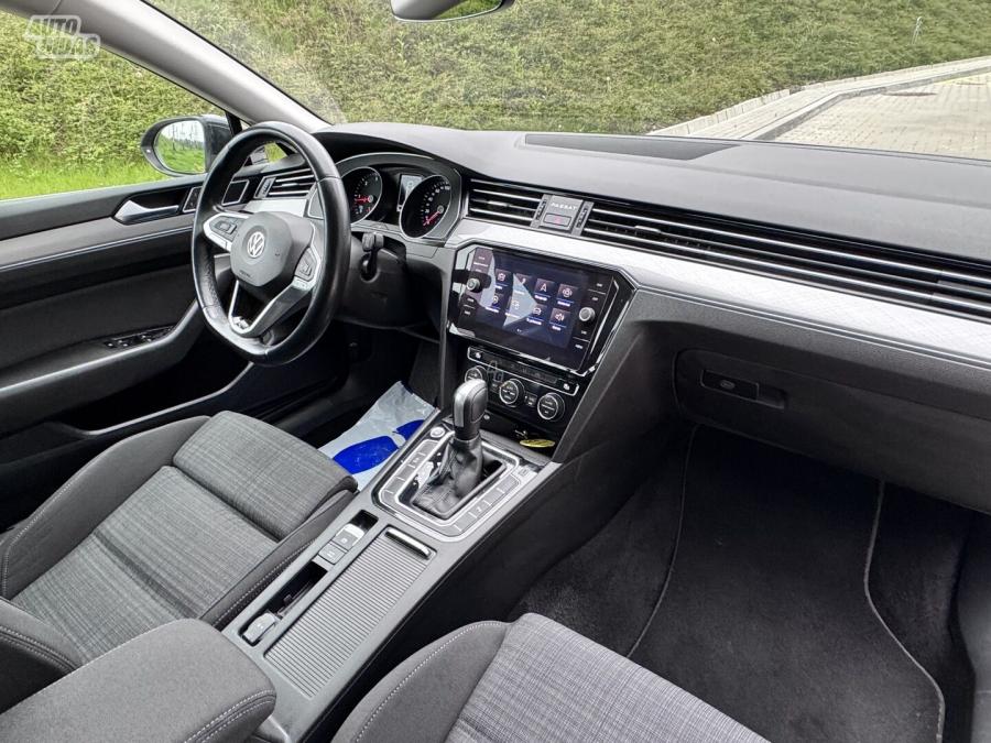 Black Volkswagen Passat 2020 in Vilnius, with an engine capacity of 1.60 L and mileage of 115 thousand km for 16950 €, photo 25 on AUTOMOTO.COM.LV