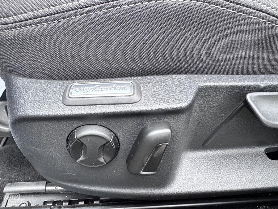 Black Volkswagen Passat 2020 in Vilnius, with an engine capacity of 1.60 L and mileage of 115 thousand km for 16950 €, photo 29 on AUTOMOTO.COM.LV