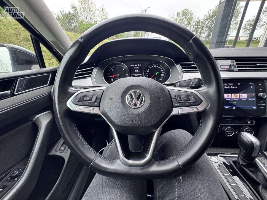 Black Volkswagen Passat 2020 in Vilnius, with an engine capacity of 1.60 L and mileage of 115 thousand km for 15950 €, photo 13 on AUTOMOTO.COM.LV