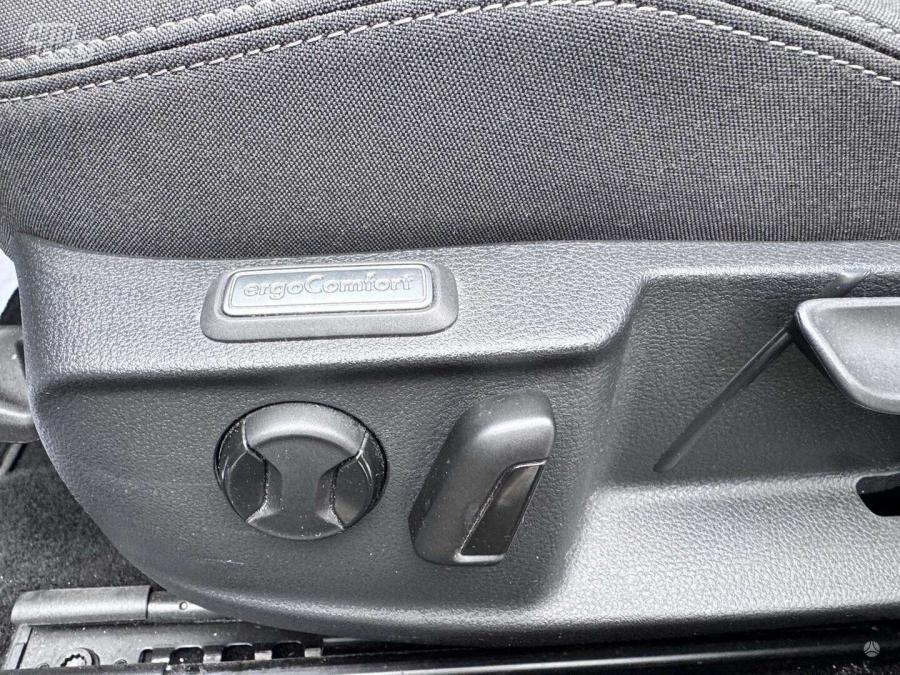 Black Volkswagen Passat 2020 in Vilnius, with an engine capacity of 1.60 L and mileage of 115 thousand km for 15950 €, photo 24 on AUTOMOTO.COM.LV