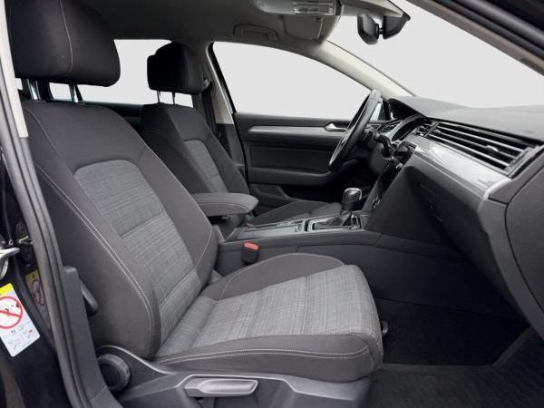 Melns Volkswagen Passat 2020 Pērnava, ar dzinēja tilpumu 1.50 L un nobraukumu 127 tūkst. km par 17150 €, foto 5 vietnē AUTOMOTO.COM.LV