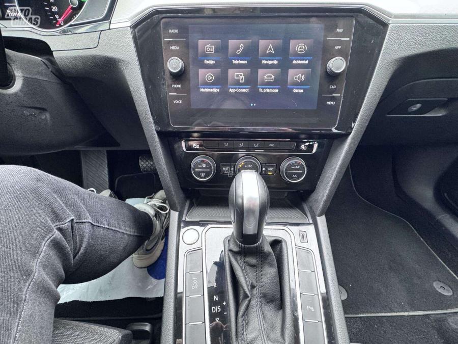 Black Volkswagen Passat 2020 in Vilnius, with an engine capacity of 1.60 L and mileage of 115 thousand km for 14950 €, photo 15 on AUTOMOTO.COM.LV