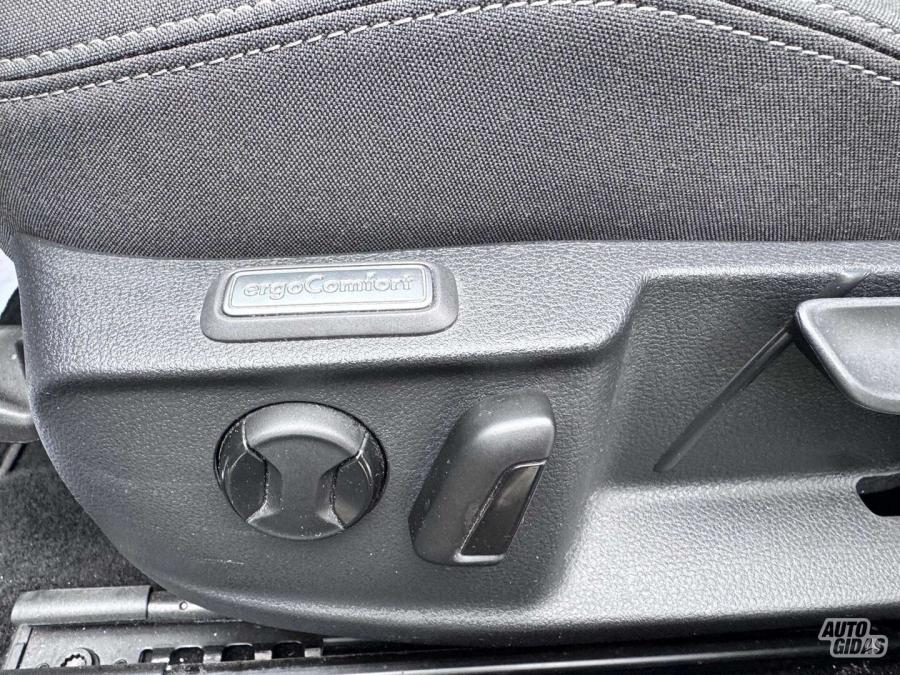 Black Volkswagen Passat 2020 in Vilnius, with an engine capacity of 1.60 L and mileage of 115 thousand km for 14950 €, photo 24 on AUTOMOTO.COM.LV