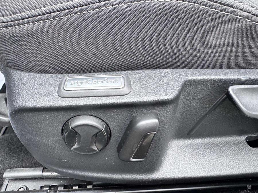 Melns Volkswagen Passat 2020 Viļņa, ar dzinēja tilpumu 1.60 L un nobraukumu 115 tūkst. km par 14950 €, foto 24 vietnē AUTOMOTO.COM.LV