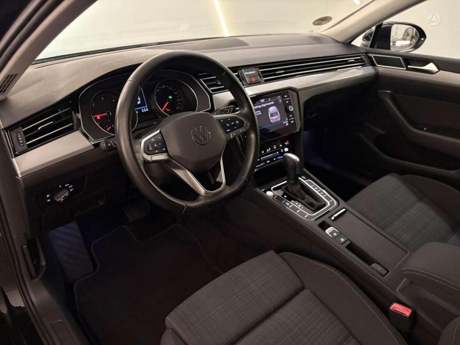 Melns Volkswagen Passat 2020 Marijampole, ar dzinēja tilpumu 1.97 L un nobraukumu 184 tūkst. km par 15750 €, foto 3 vietnē AUTOMOTO.COM.LV