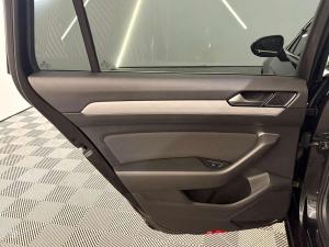 Melns Volkswagen Passat 2020 Marijampole, ar dzinēja tilpumu 1.97 L un nobraukumu 184 tūkst. km par 15750 €, foto 23 vietnē AUTOMOTO.COM.LV