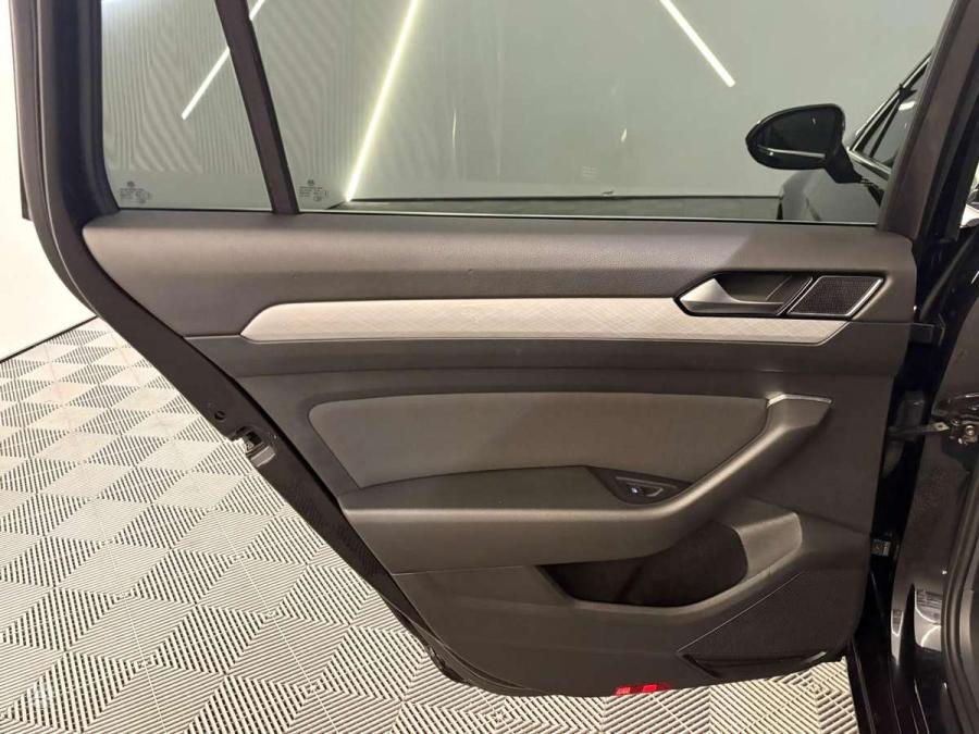 Melns Volkswagen Passat 2020 Marijampole, ar dzinēja tilpumu 1.97 L un nobraukumu 184 tūkst. km par 15750 €, foto 23 vietnē AUTOMOTO.COM.LV