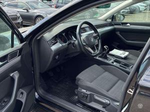 Black Volkswagen Passat 2020 in Vilnius, with an engine capacity of 1.97 L and mileage of 123 thousand km for 14900 €, photo 4 on AUTOMOTO.COM.LV