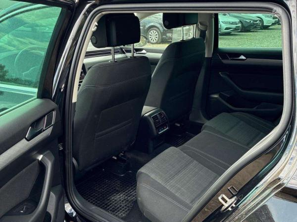 Volkswagen Passat 2020 in Vilnius on AUTOMOTO.COM.LV Black Volkswagen Passat 2020 in Vilnius, with an engine capacity of 1.97 L and mileage of 123 thousand km for 14900 €, photo 5 on AUTOMOTO.COM.LV